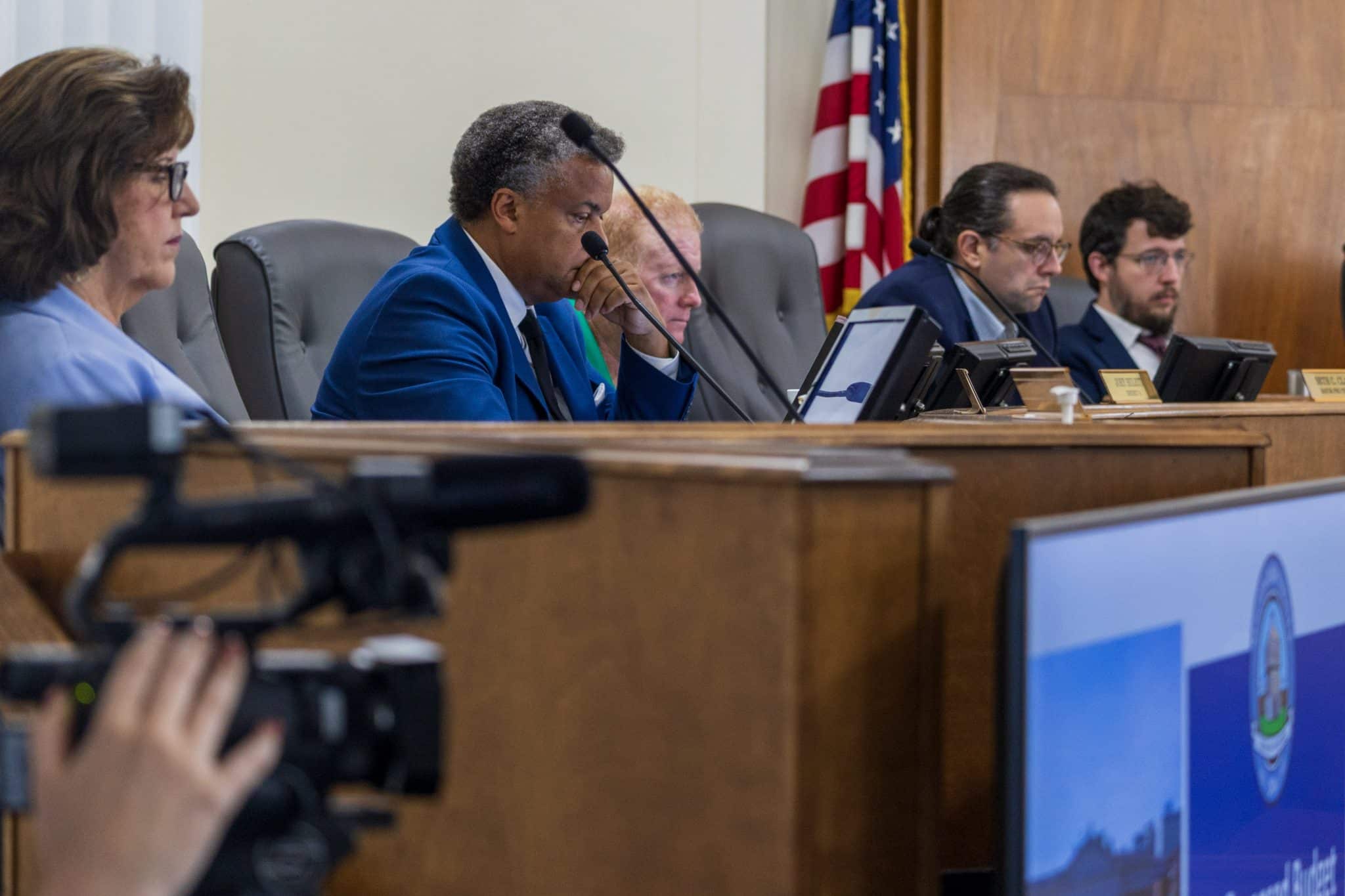 Commission approves contract for new arena – The Macon Melody