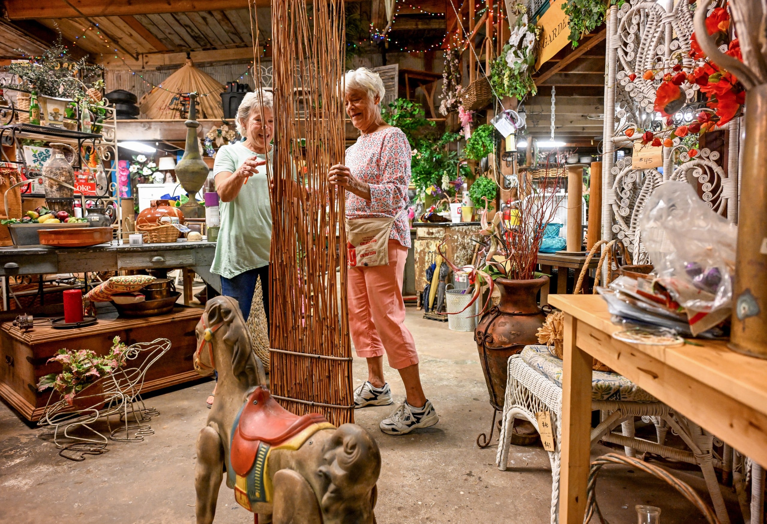 Volunteers ready treasures for Historic Macon flea market – The Macon ...